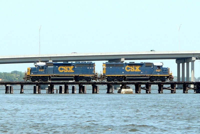 CSX 6061 & 6107